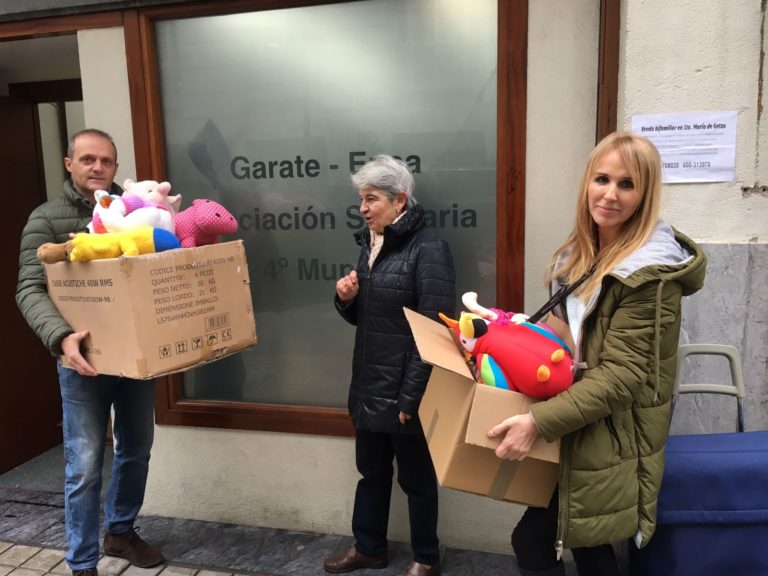 Entrega de juguetes en Garate Enea | Asociación Celia Delgado Matías
